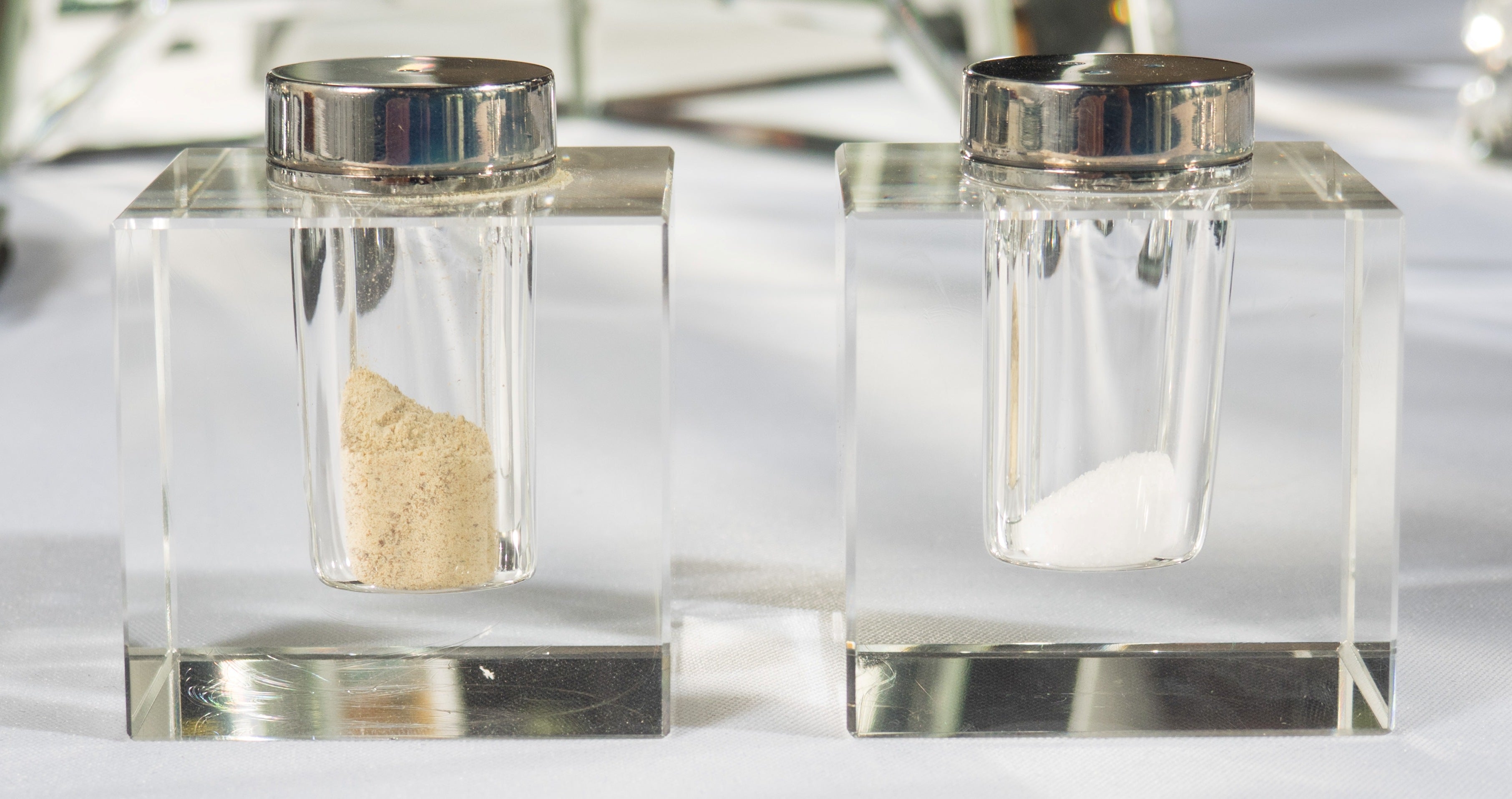 SALT AND PEPPER SQUARE | GLASS – Au Gant Rouge